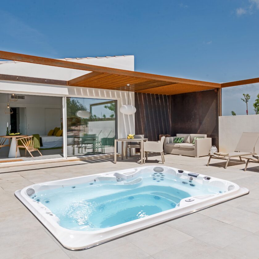 J-13 PowerPlay ™ Swim Spa